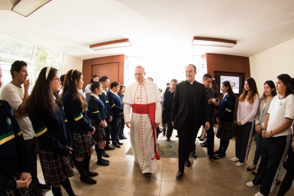 Cardenal: Platicar con el Espíritu Santo, más fácil que usar WhatsApp