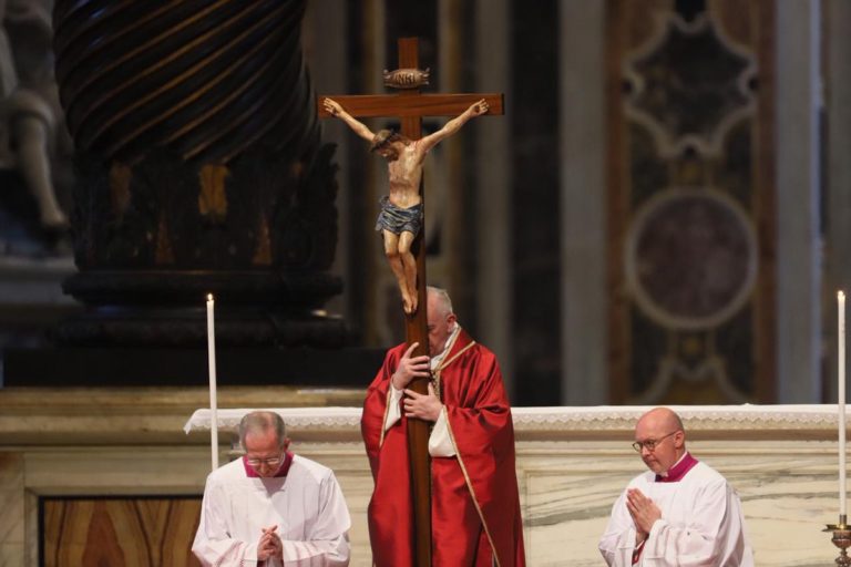 ¿Por qué la Iglesia es una, santa, católica y apostólica? | Desde la Fe