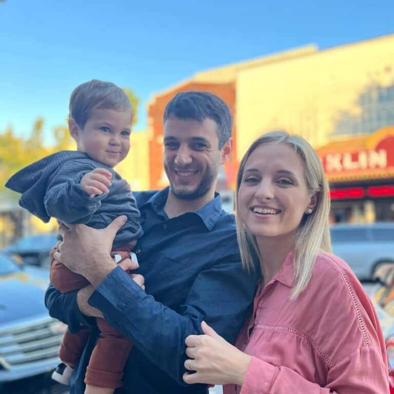 Historia de fe de Athenas, cantante católica nominada al Grammy.