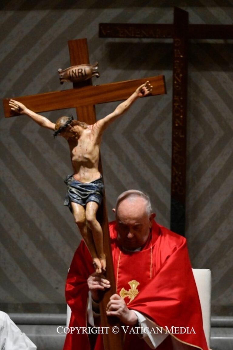Viacrucis: reflexiones del Papa Francisco para las 14 estaciones ...