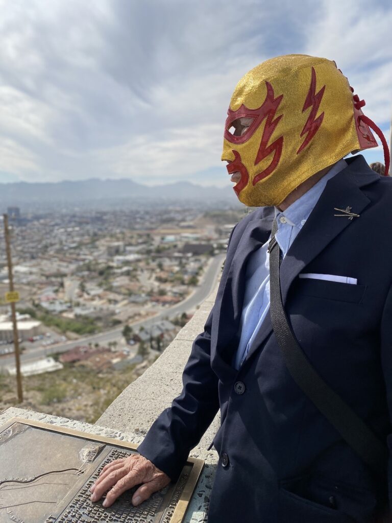 Fray Tormenta no se rinde: lava carros para tratar su enfermedad ...